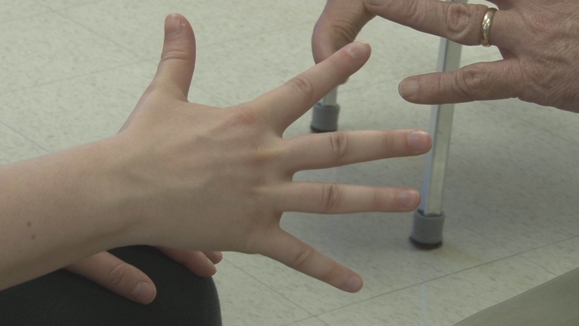 Excessive texting becoming a painful trend | thv11.com