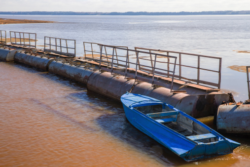 Pontoon gets stuck in Batesville hydro intake lock | thv11.com