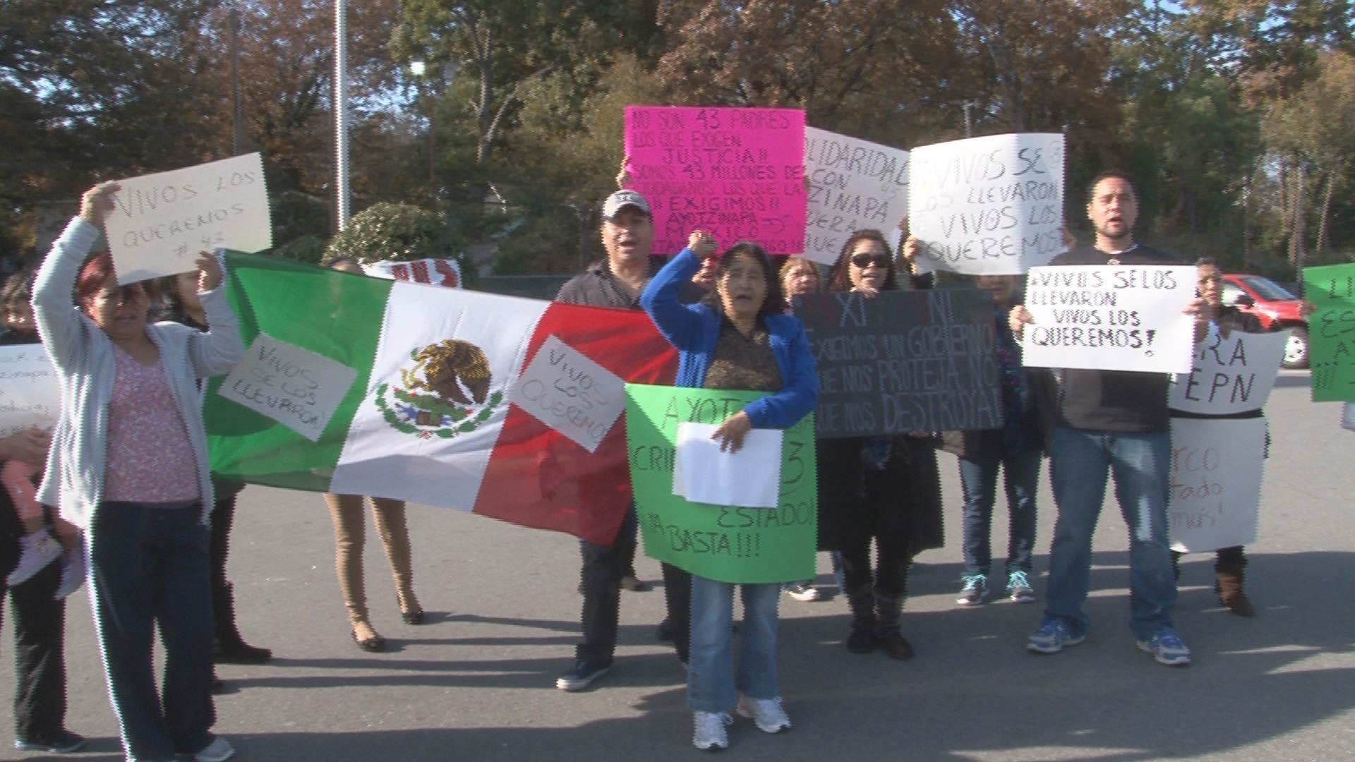 Little Rock joins protests for 43 missing Mexican students | thv11.com